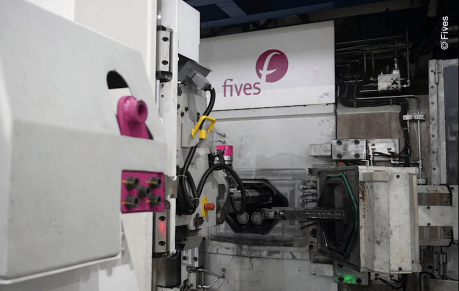 Robotic roll changing machine for cold rolling mills