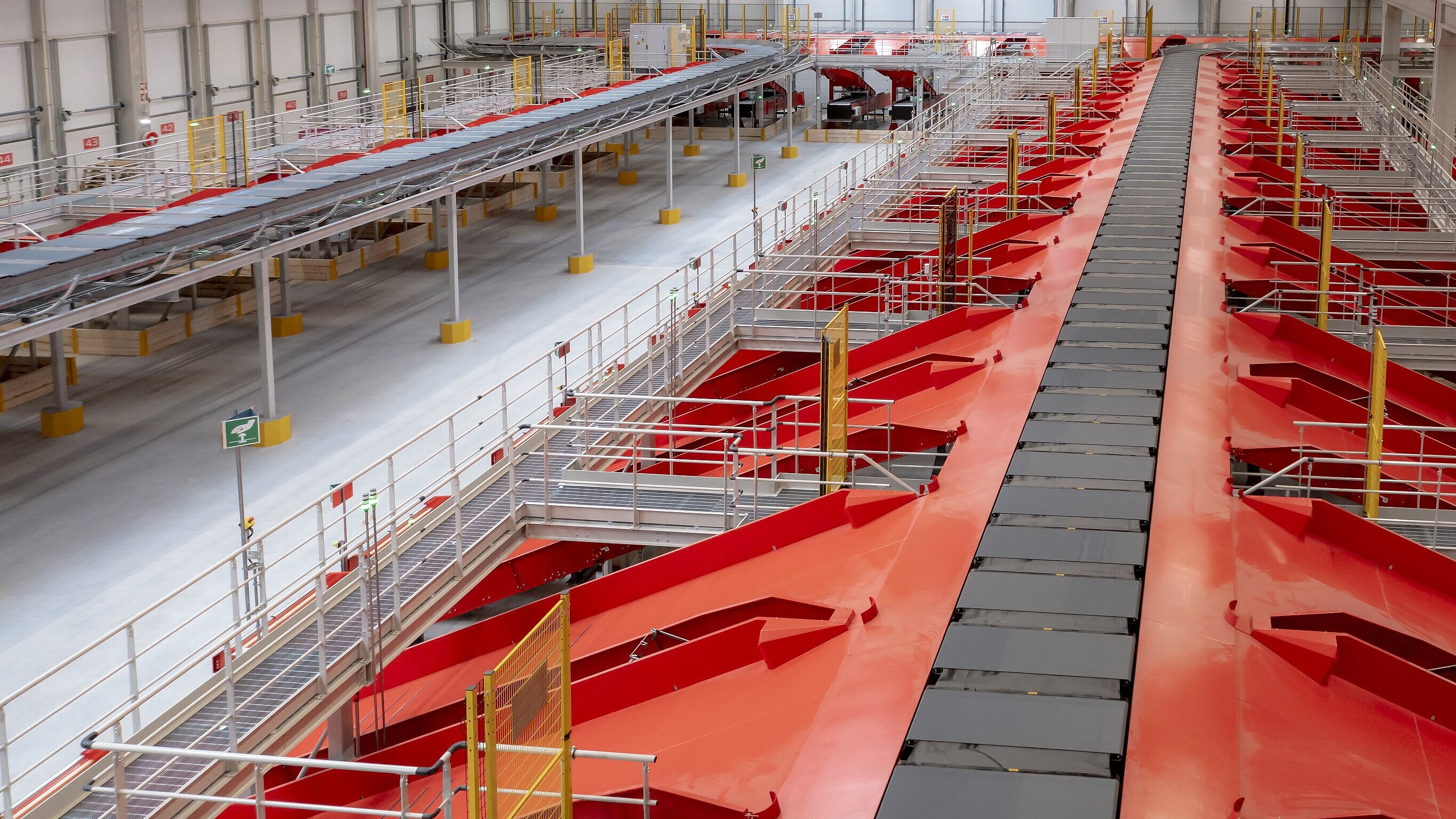 Fives supports DPD’s growth in Portugal, equipping their new parcel hub ...