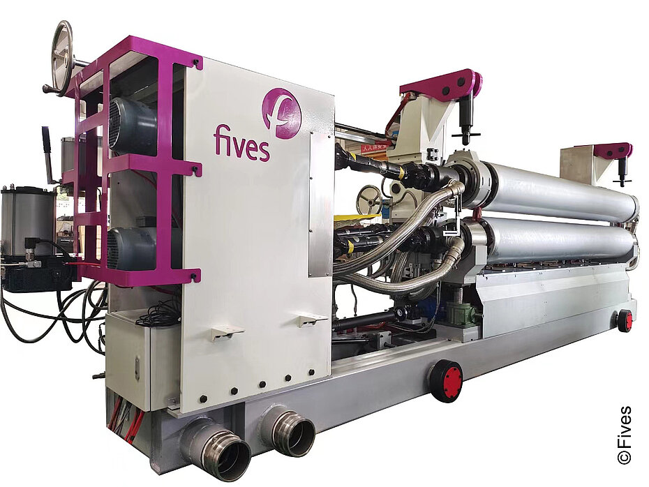 Rolling machines for enhanced forming quality for PV glass