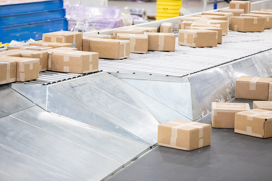 Fives’ Smart Automation Solutions Division | LPS-70™ Linear Parcel ...